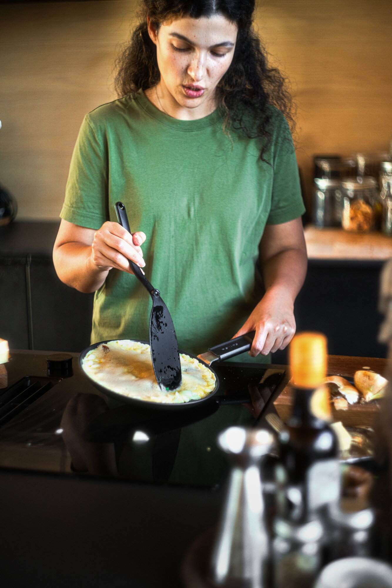 Fiskars Hard Face omelette pan, 22 cm | Finnish Design Shop