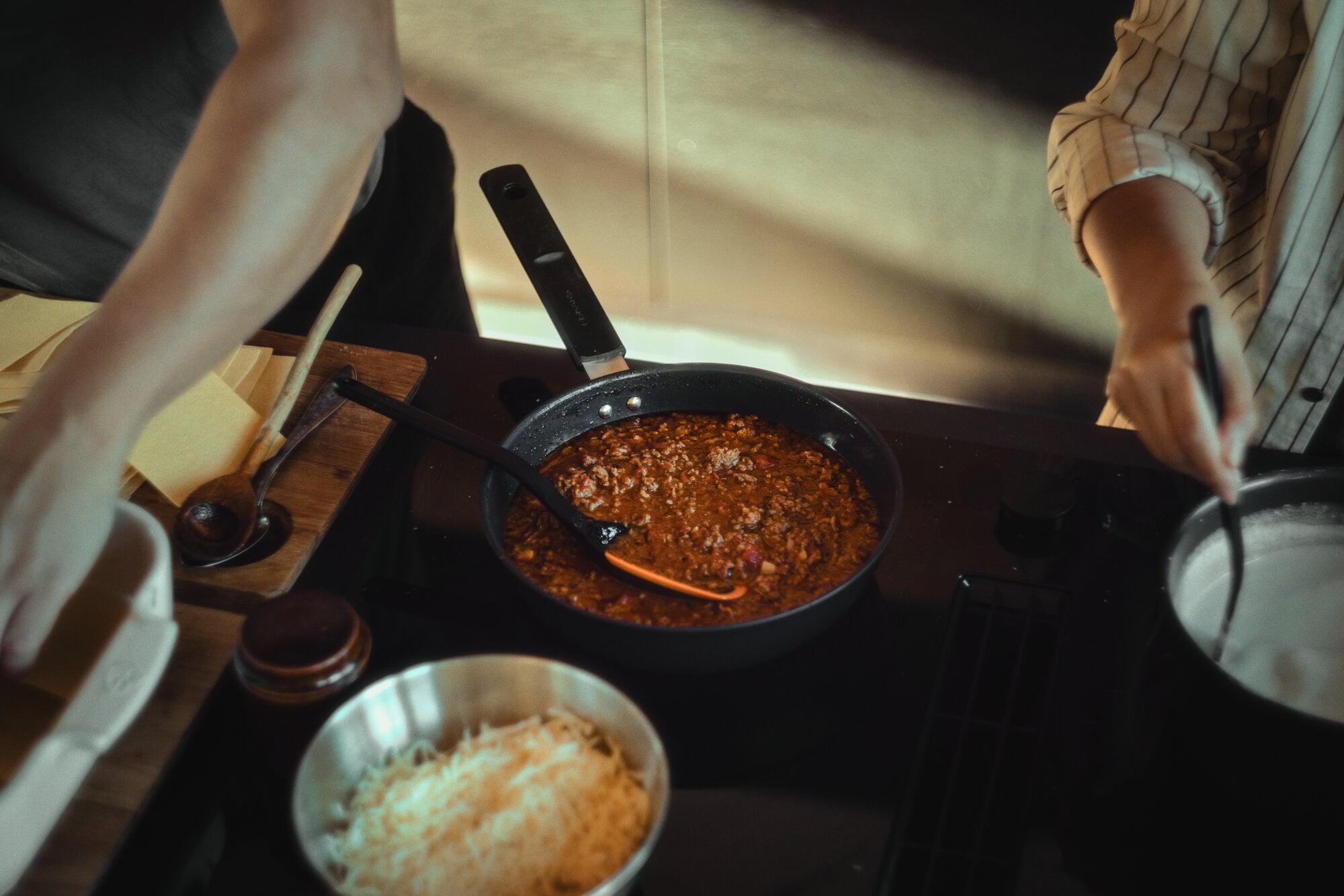 Fiskars Hard Face sauté pan, 24 cm, with lid | Finnish Design Shop