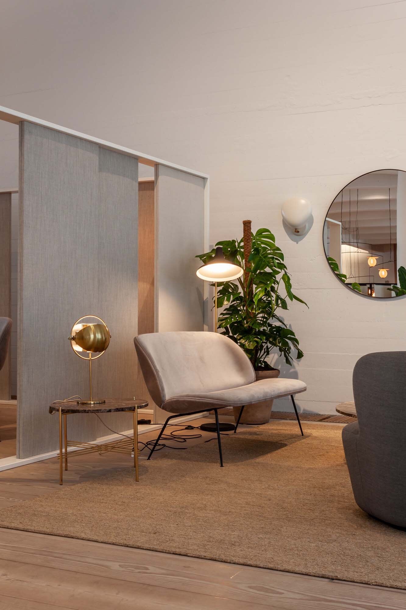 Gubi mirror, black brass | Finnish Design Shop