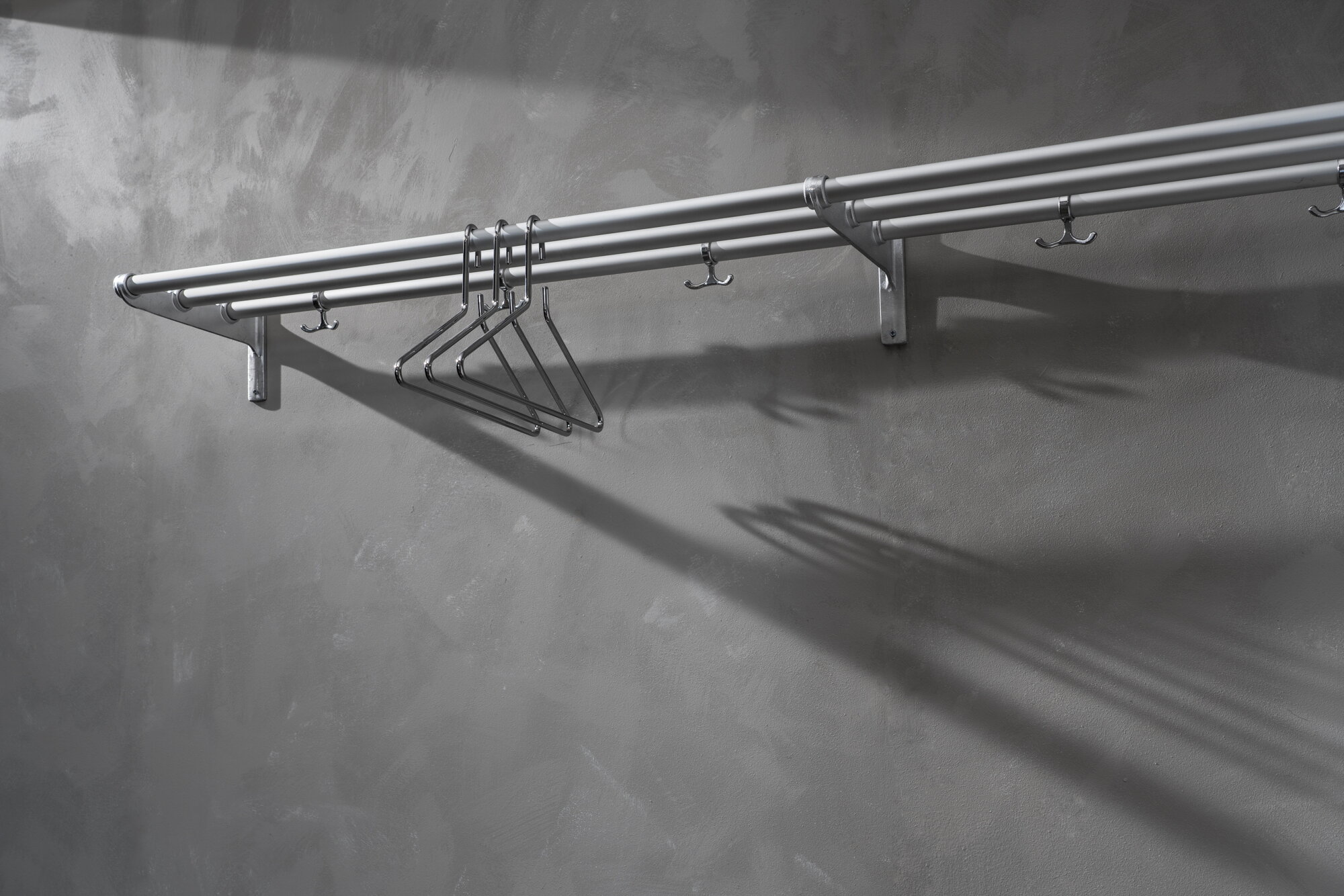 Essem Design Triangel vaateripustin, 3 kpl, kromi | Finnish Design Shop