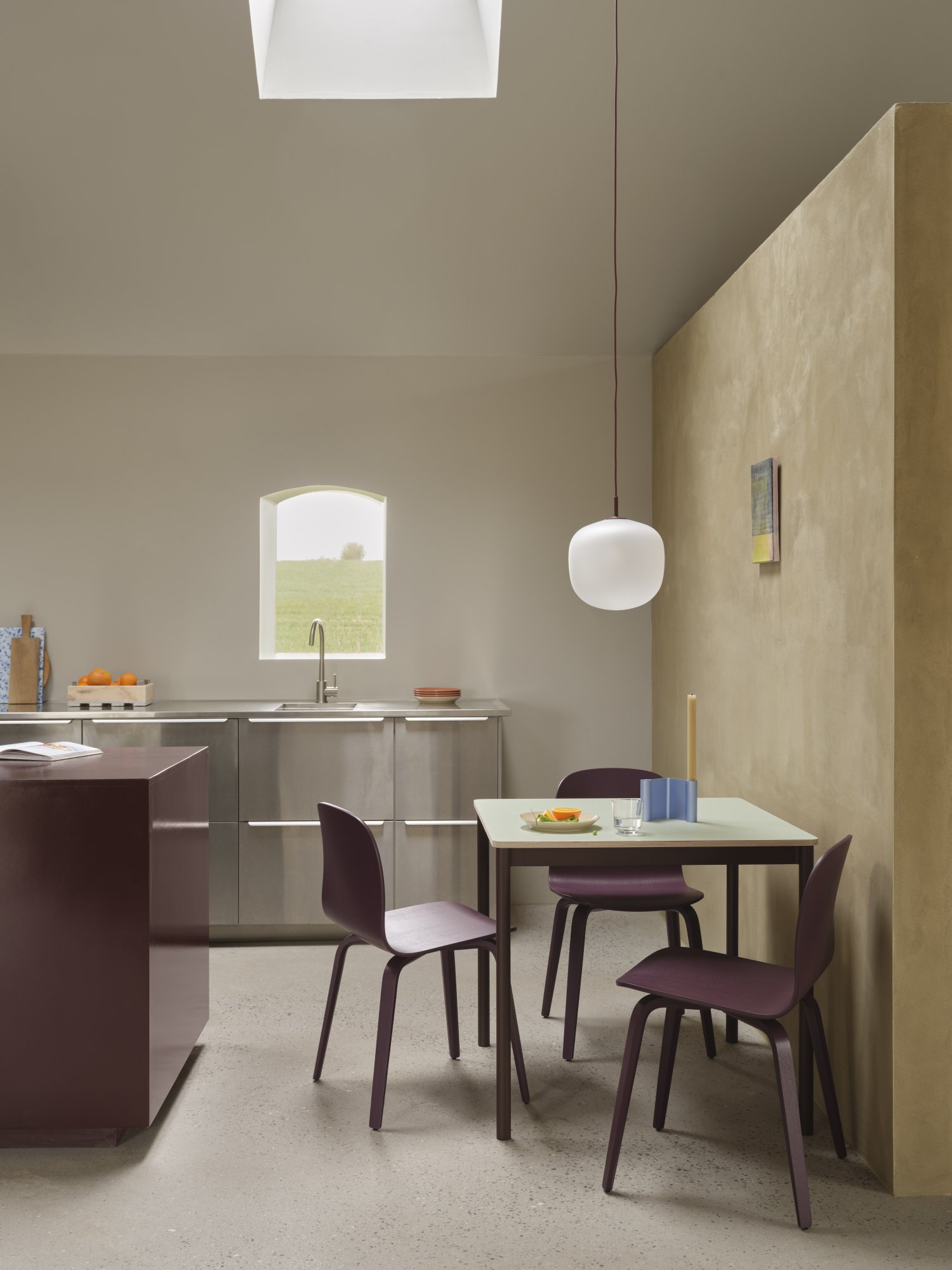 Muuto Visu chair, wood base, dark plum | Finnish Design Shop