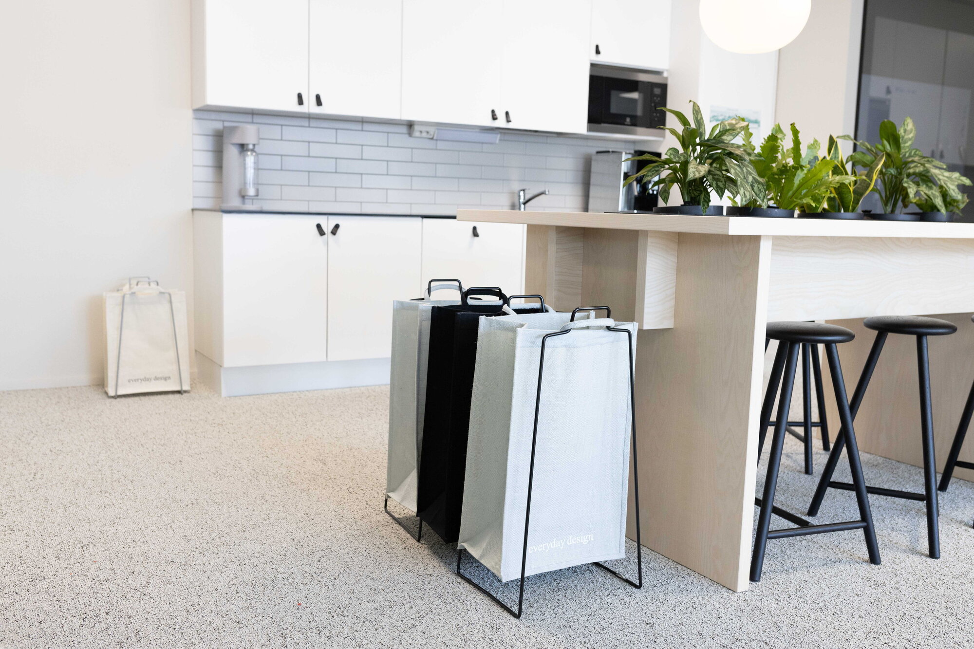 Everyday Design Turku XL kierrätysteline, musta | Finnish Design Shop