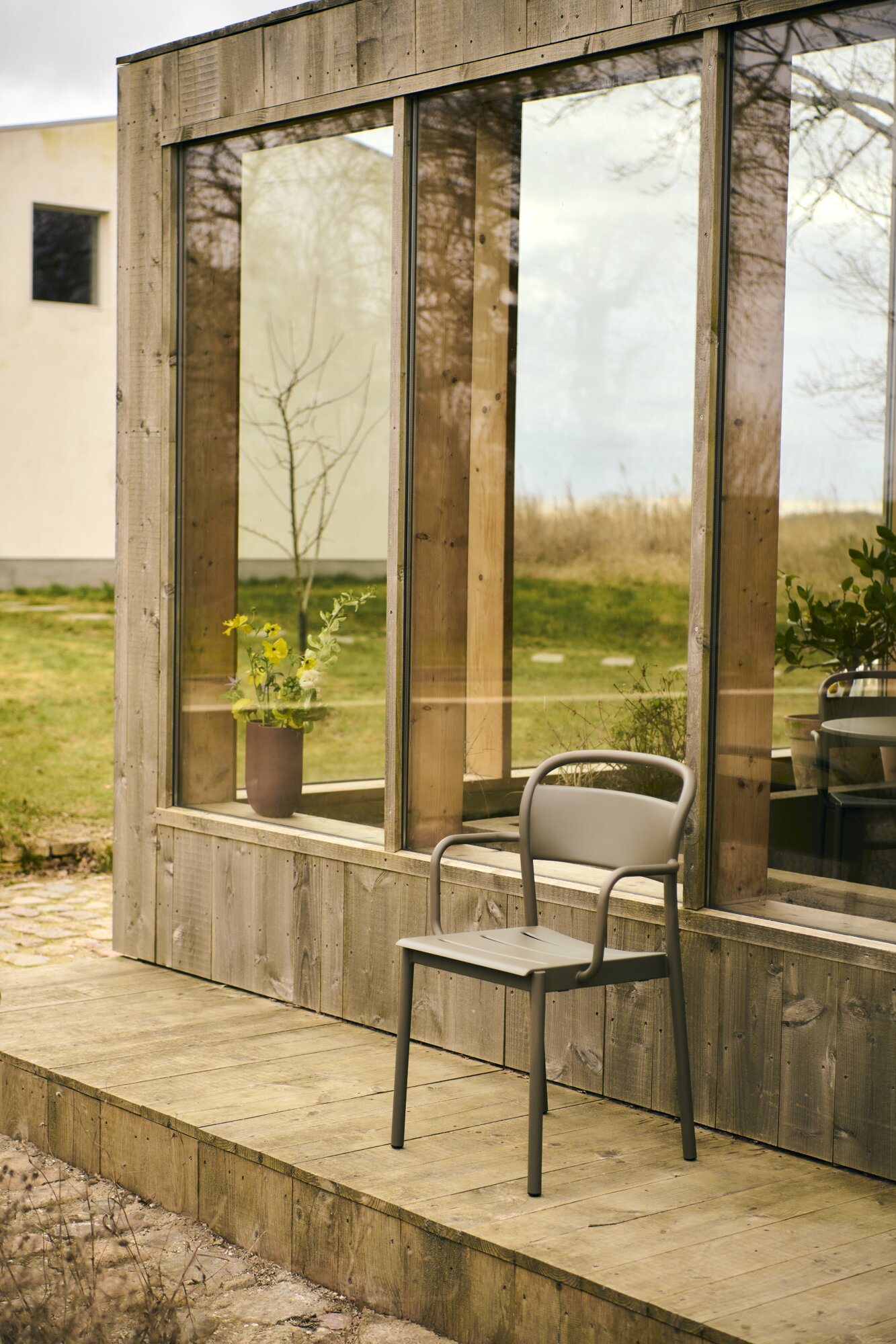 Muuto Linear Steel armchair, taupe | Finnish Design Shop