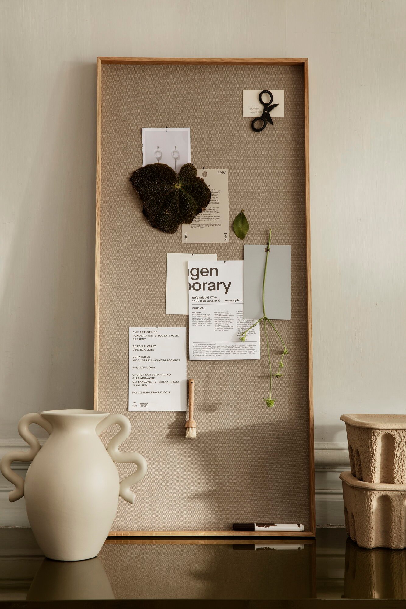 Ferm Living Tableau d'affichage Scenery, modèle étroit, chêne | Finnish ...