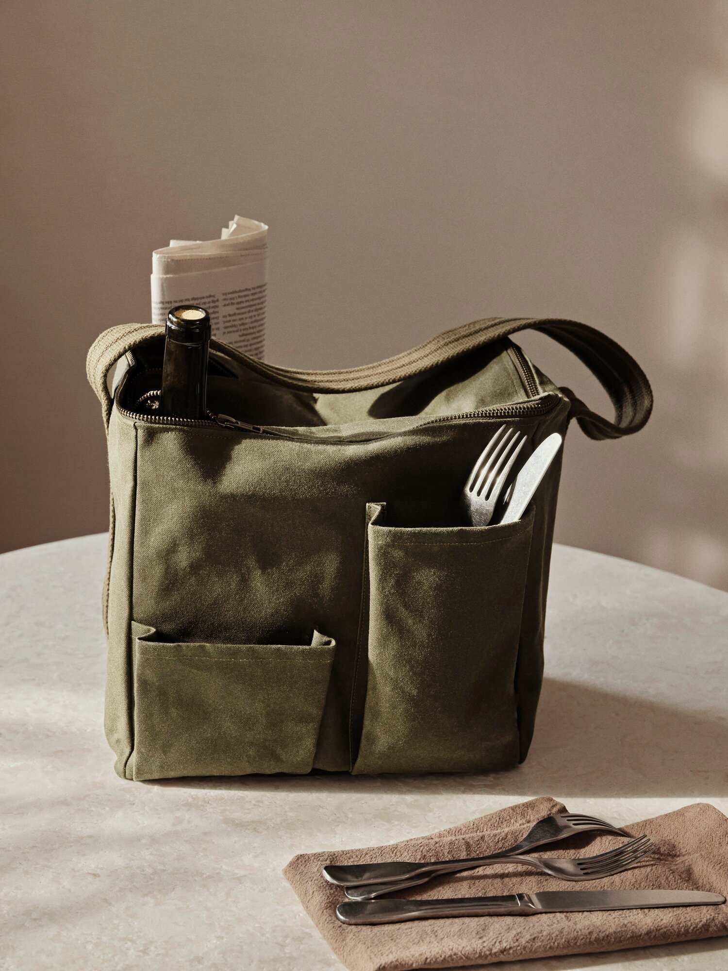 Ferm Living Bark picnic bag, olive | Finnish Design Shop