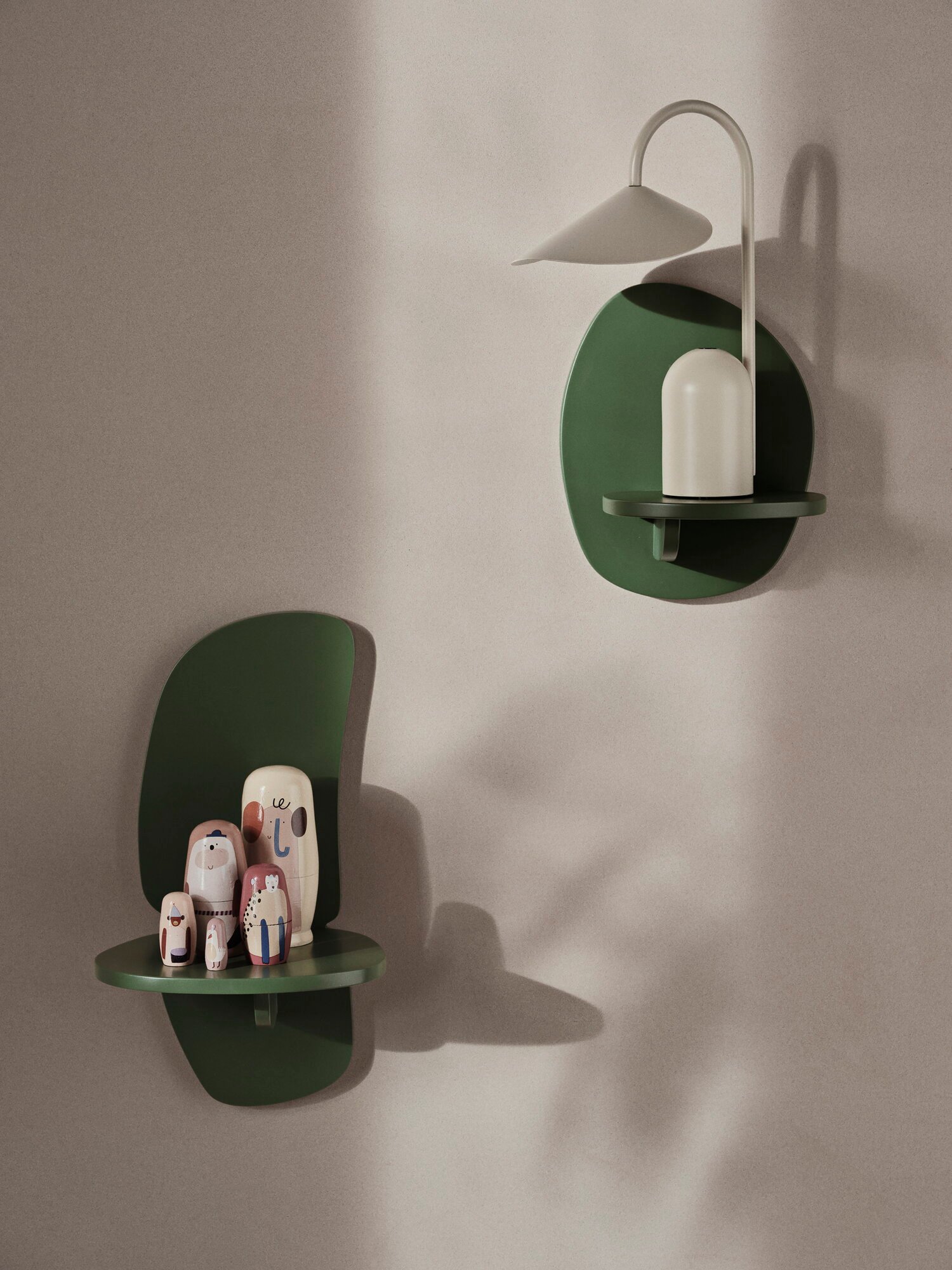Ferm Living Pilu hylly, 40 cm, verdant green | Finnish Design Shop