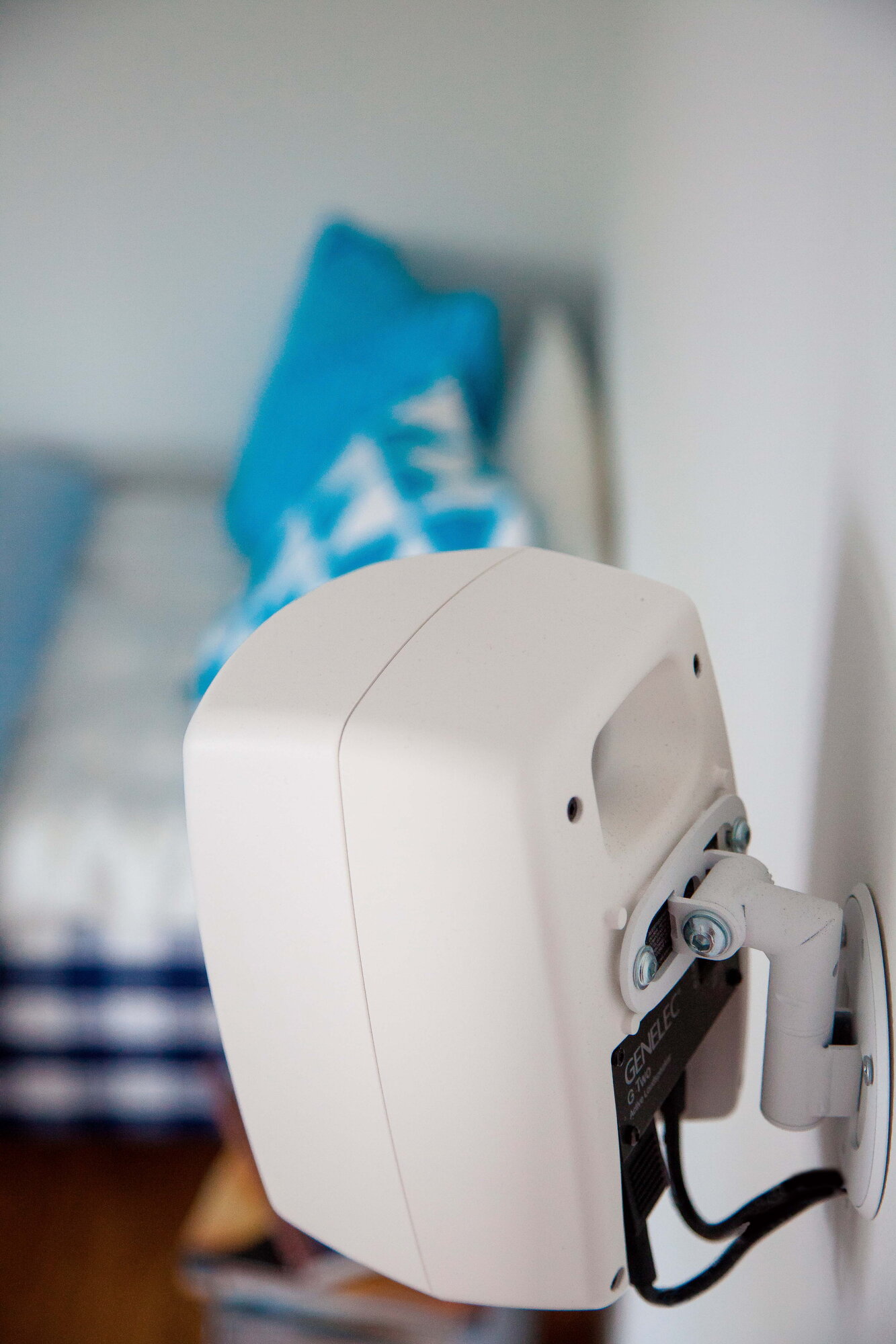 Genelec Wall mount for G Two/G Three speaker, white | Finnish Design Shop