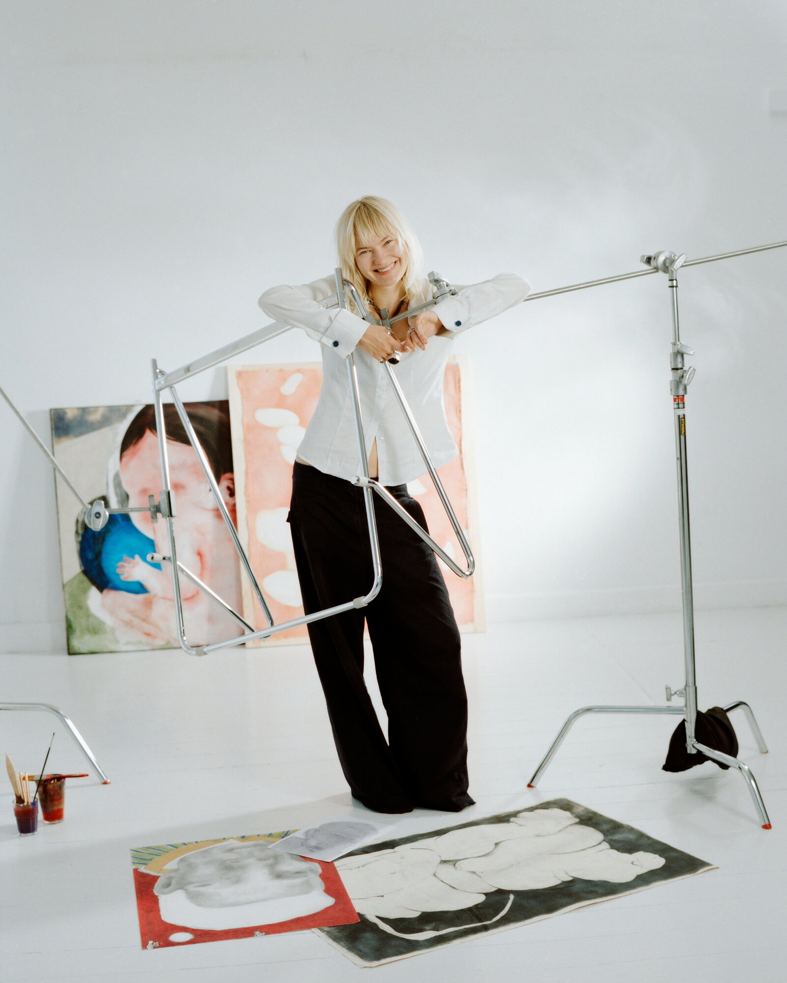 Pedestal Bloom TV stand, chrome | Finnish Design Shop