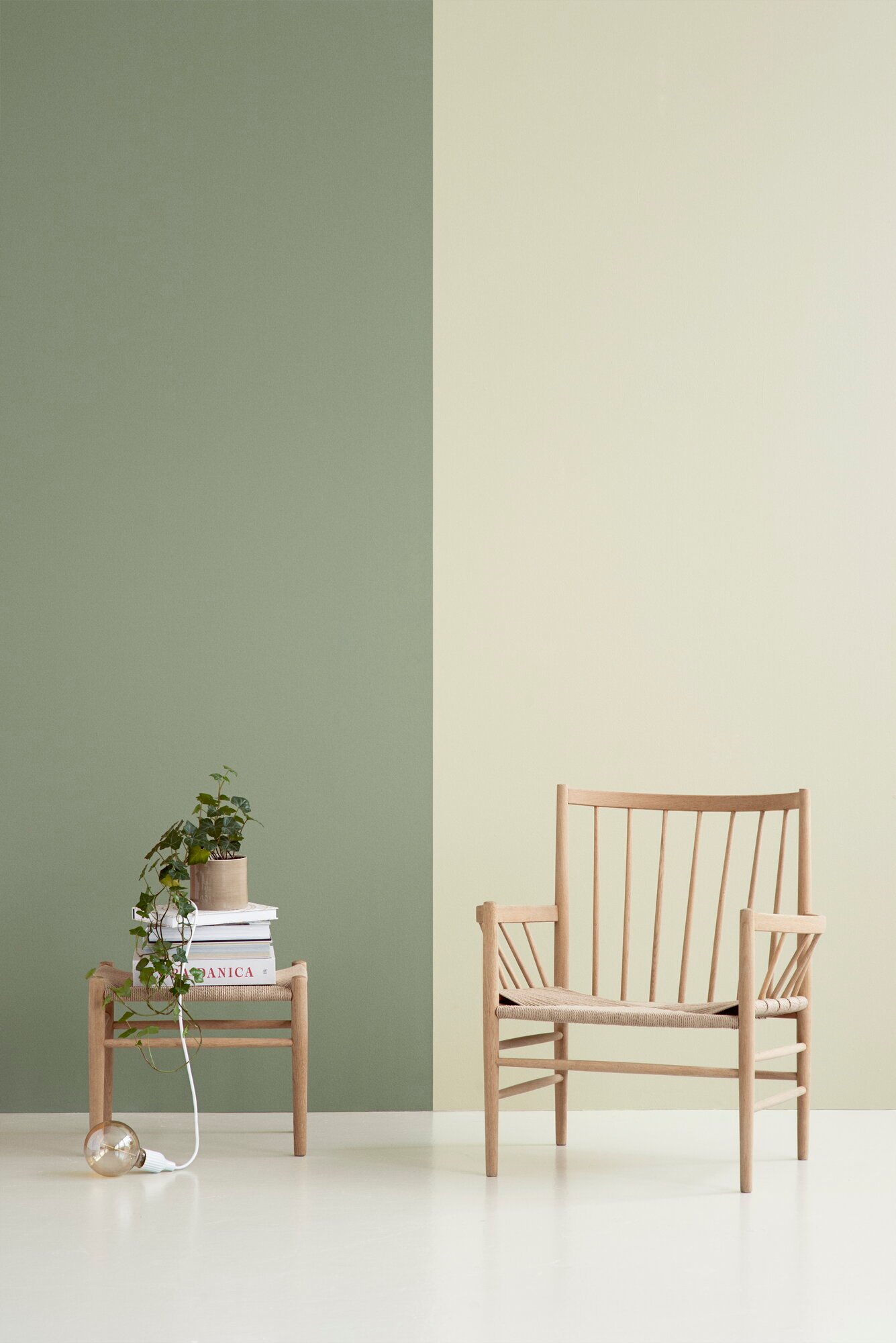 FDB Møbler J83 jakkara, lakattu tammi | Finnish Design Shop