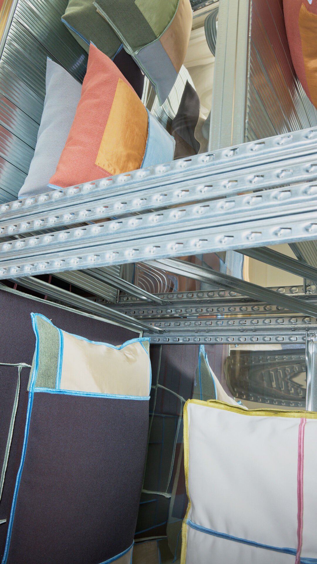 Juslin Maunula Tyyny, 40 x 40 cm, Opaliitti | Finnish Design Shop