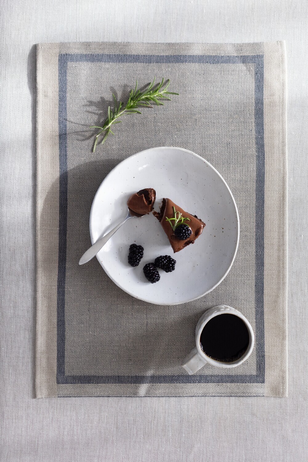 Lapuan Kankurit Laina placemat, linen - dark grey | Finnish Design Shop