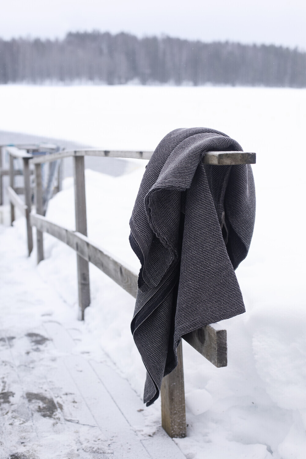 Lapuan Kankurit Terva poncho, 95 x 135 cm, musta - pellava | Finnish ...