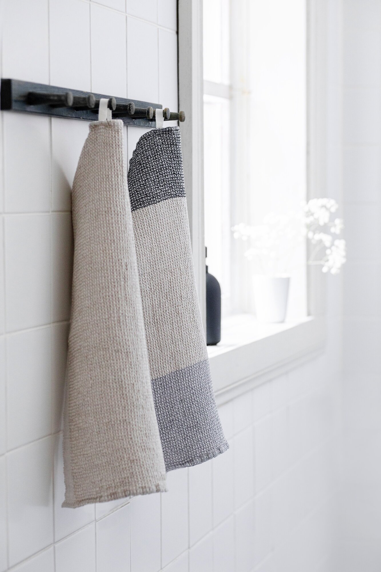 Lapuan Kankurit Terva small towel, white - linen | Finnish Design Shop