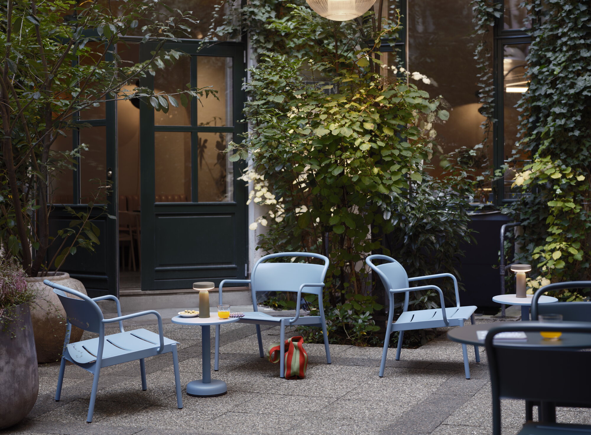 Muuto Linear Steel coffee table, 42 cm, pale blue | Finnish Design Shop