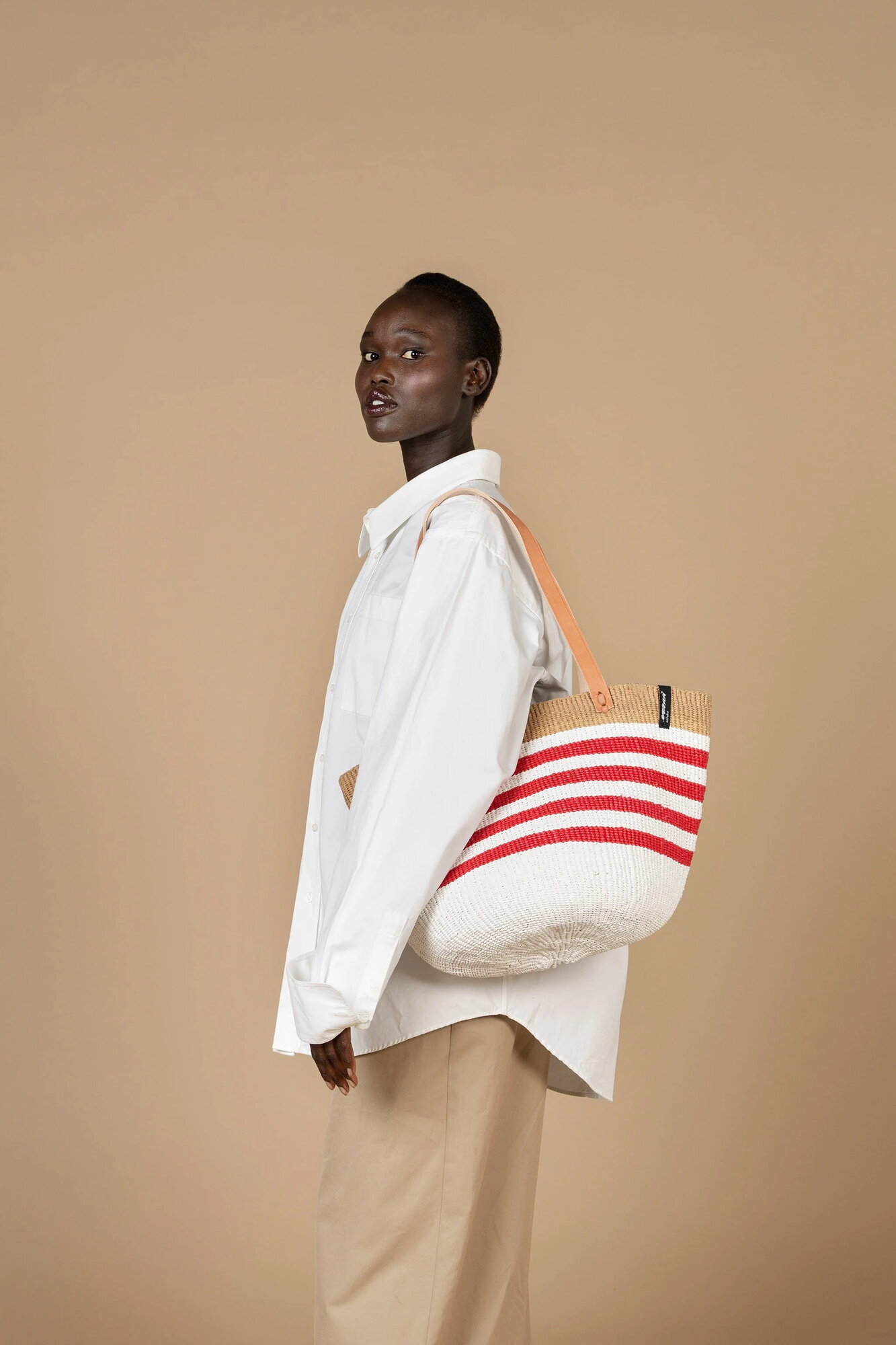 Mifuko Kiondo shopper basket, M, red - white | Finnish Design Shop