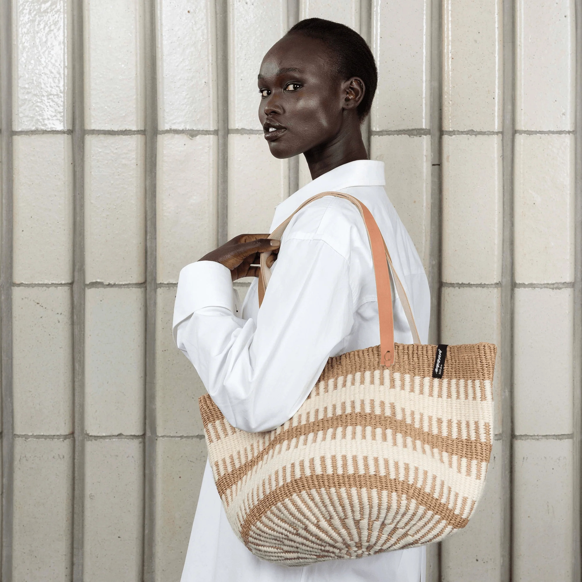 Mifuko Pamba shopper basket, M, white - brown | Finnish Design Shop NL