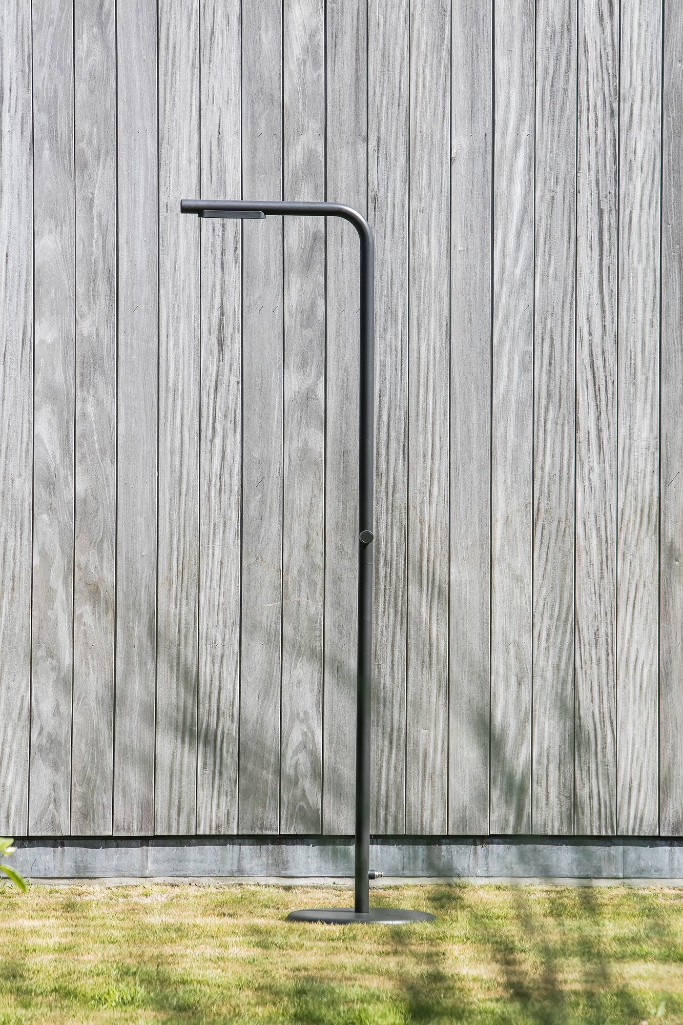 ZEE Levantine outdoor shower, black | Finnish Design Shop