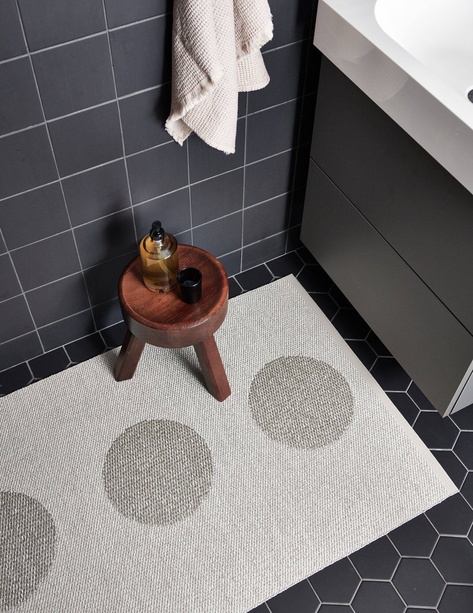 Pappelina Vera 2.0 rug, 70 x 200 cm, linen - stone metallic | Finnish ...