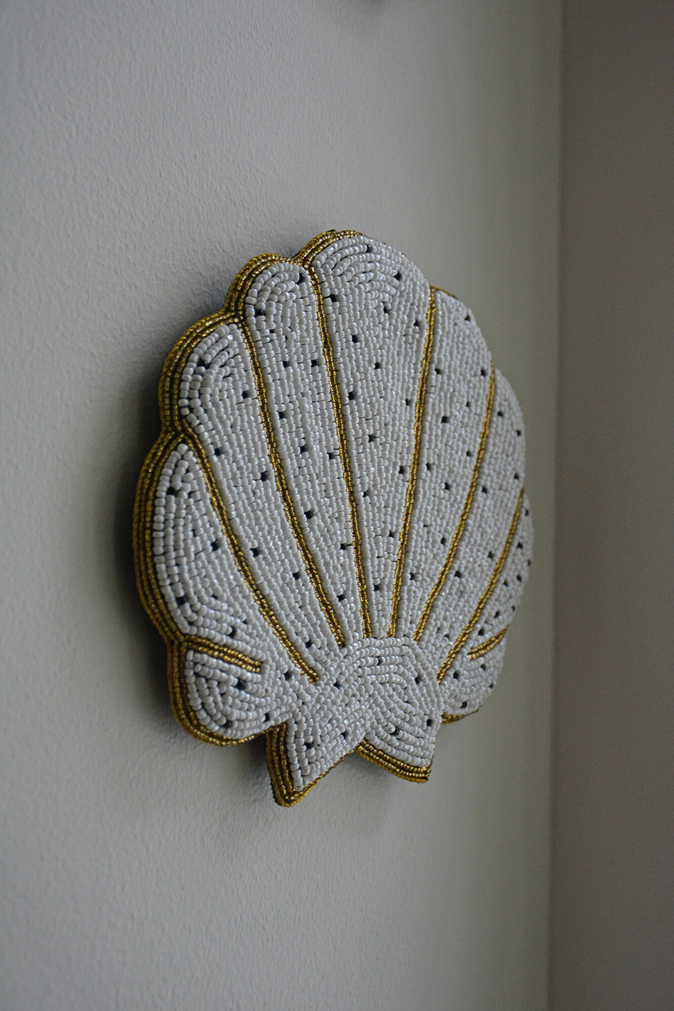 MUM's Shell wall art, gold - white | Finnish Design Shop