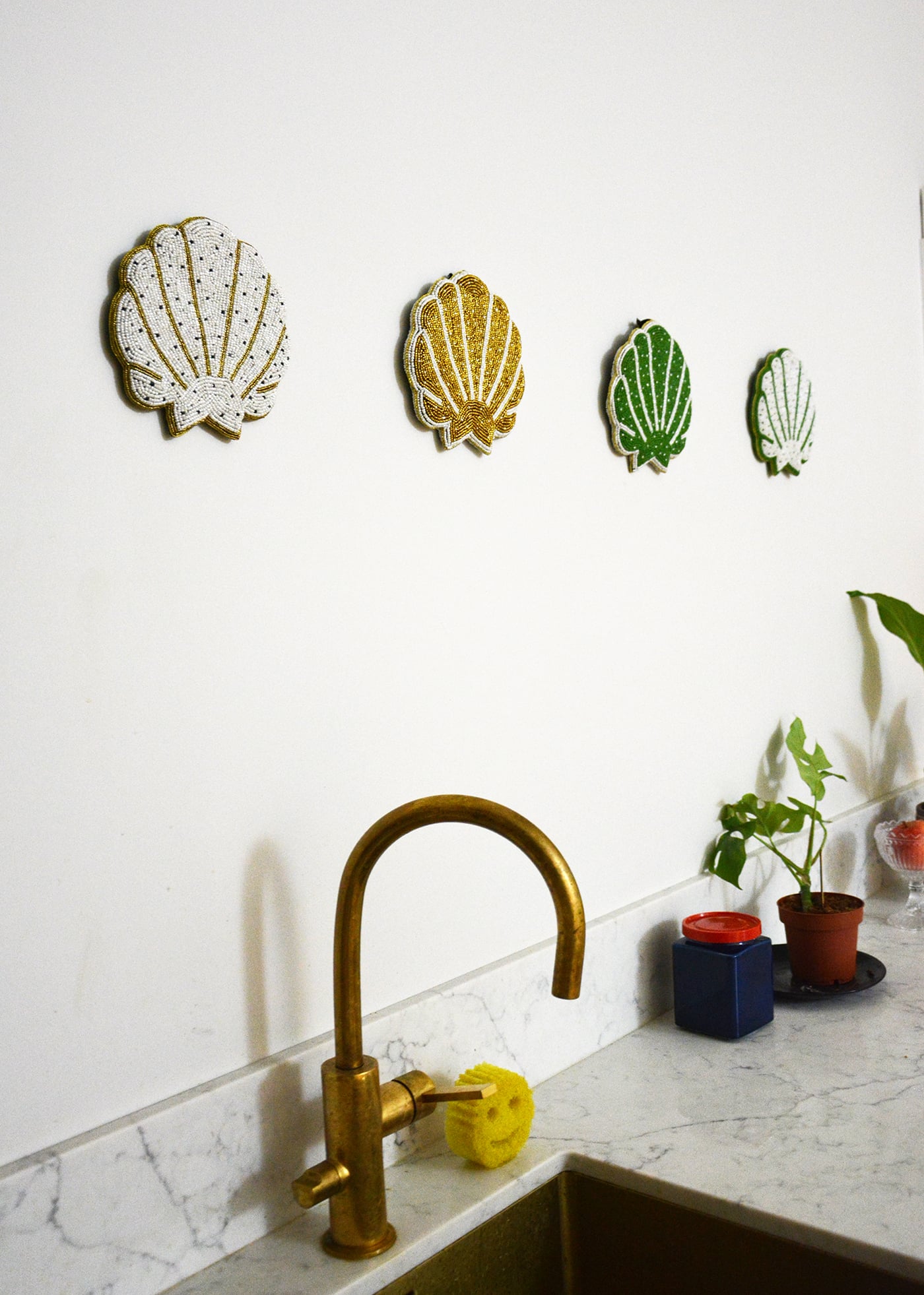 MUM's Arte de pared Shell, dorado - blanco | Finnish Design Shop