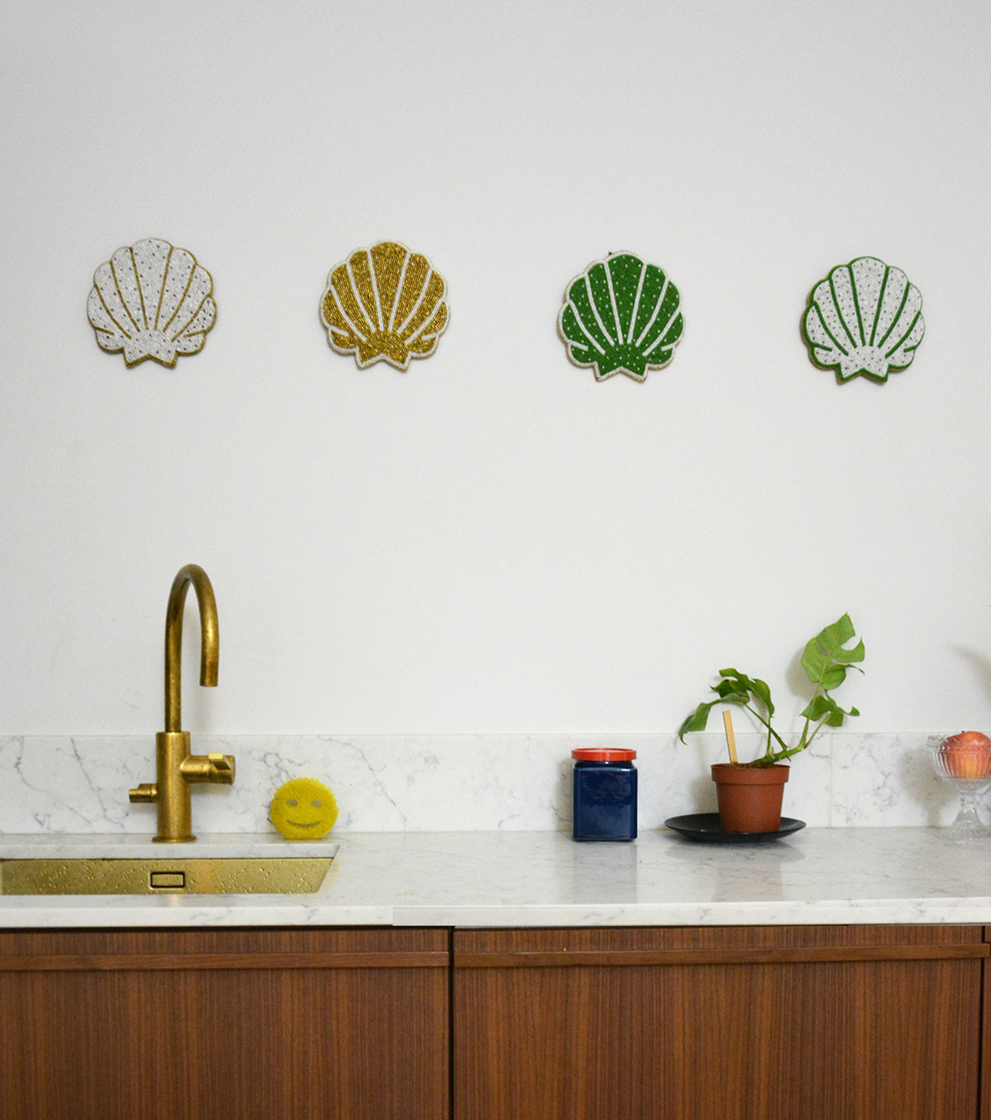 MUM's Shell wall art, white - green | Finnish Design Shop