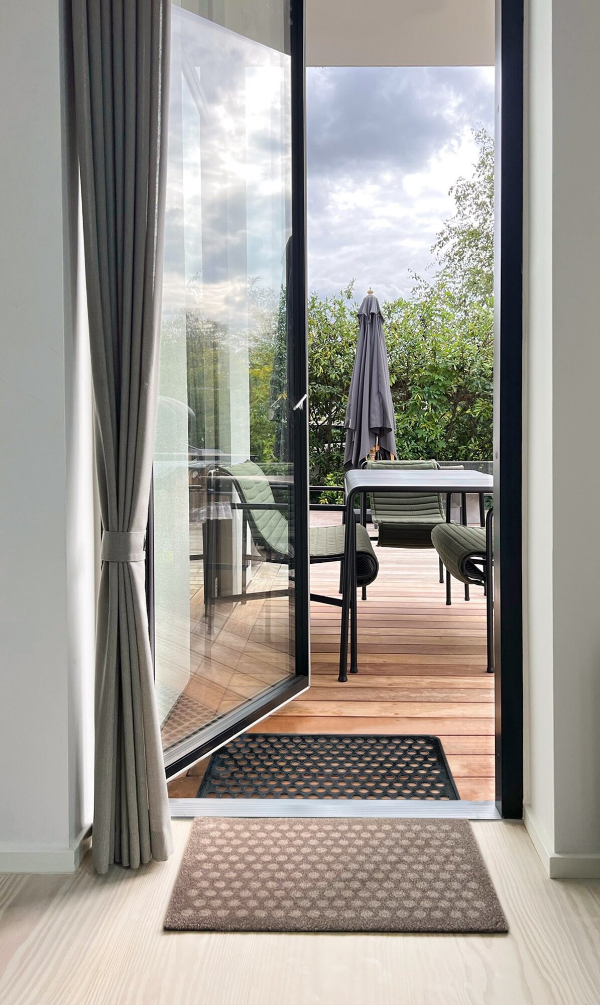 Tica Copenhagen Dot doormat, 40 x 60 cm, black | Finnish Design Shop