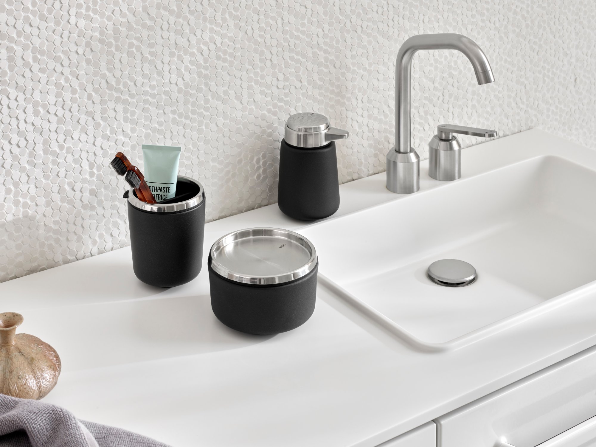 VIPP9 saippua-annostelija, musta | Finnish Design Shop