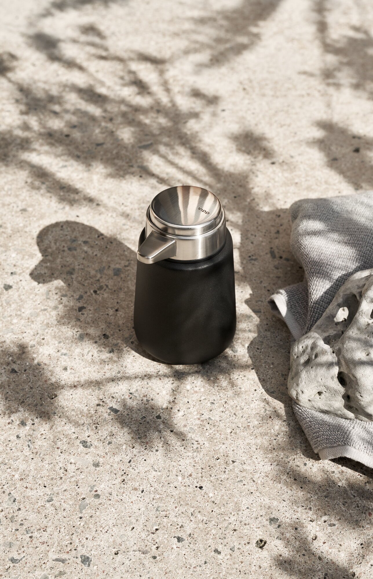 VIPP9 soap dispenser, black | Finnish Design Shop
