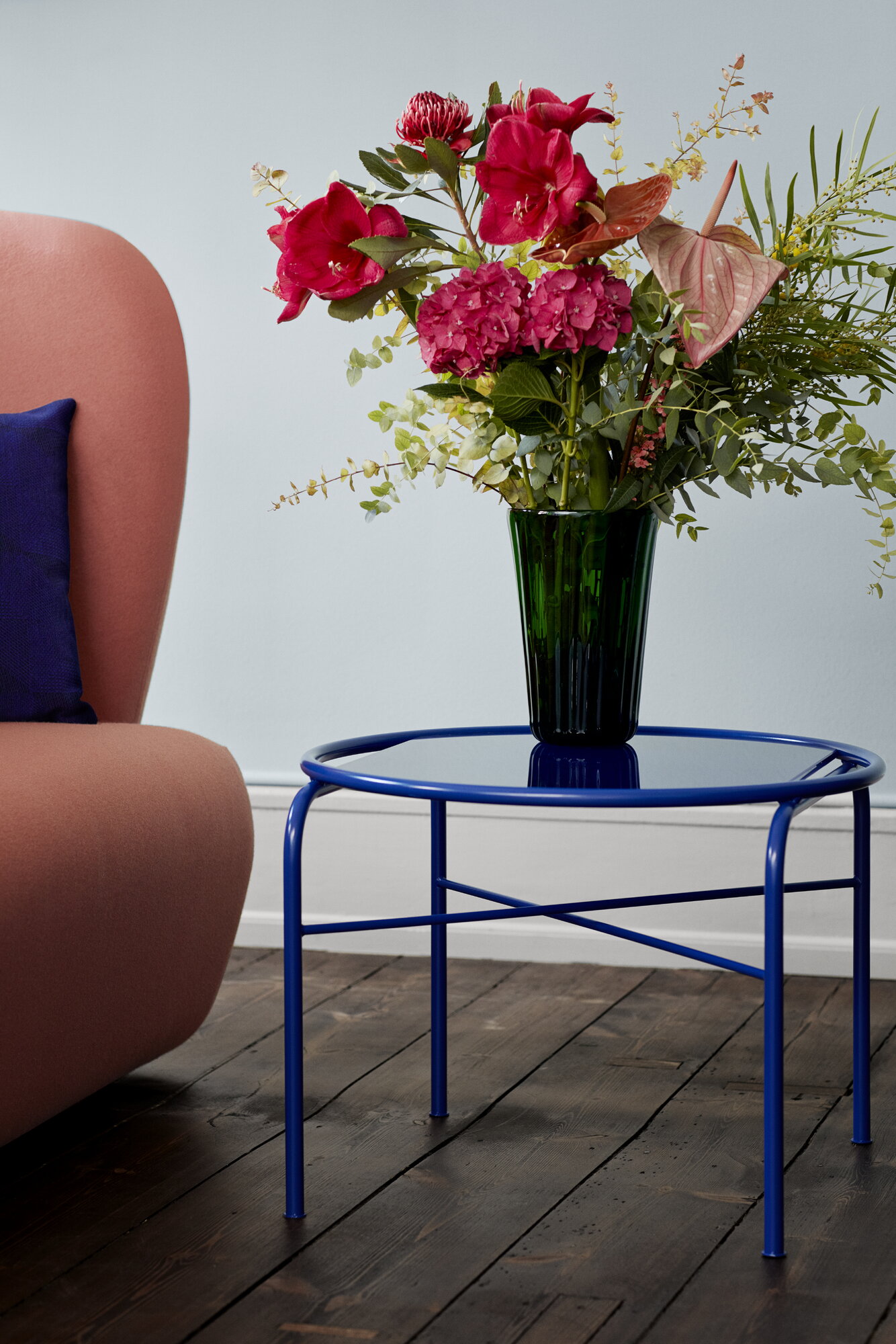 Warm Nordic Secant coffee table, round, cobalt blue | Finnish Design Shop