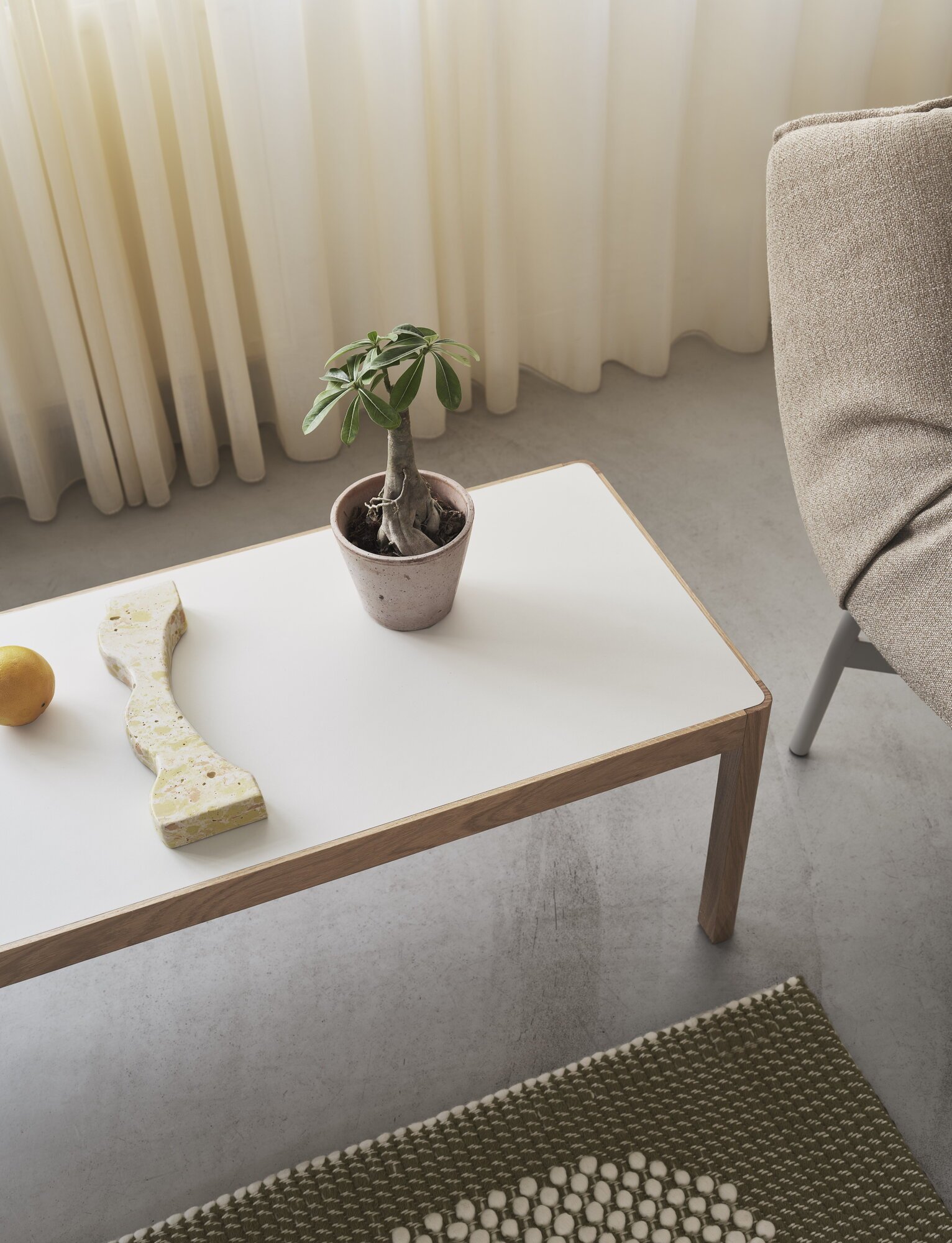 Muuto Workshop coffee table, 120 x 43 cm, oak - warm grey linoleum | Finnish Design Shop