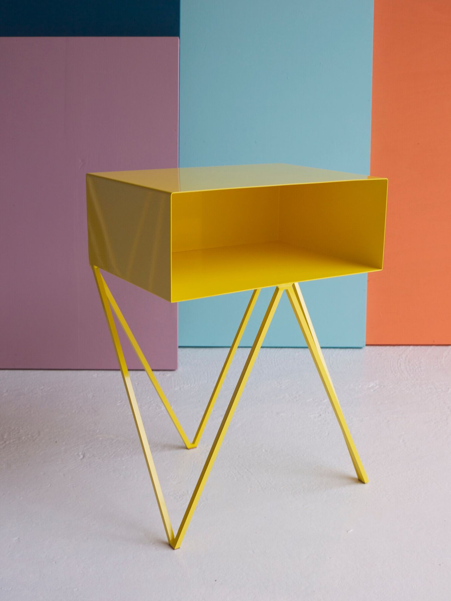 &New Robot side table, yellow | Finnish Design Shop
