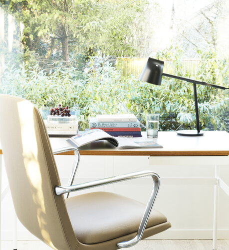 Normann Copenhagen Off chair with 5 wheels, armrests, alu. - brown ...