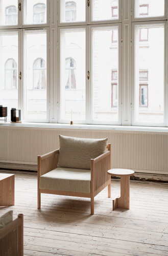 Ariake Beam side table, oak | Finnish Design Shop