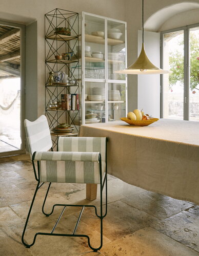 GUBI Tropique tuoli, musta - Leslie Stripe 20 | Finnish Design Shop