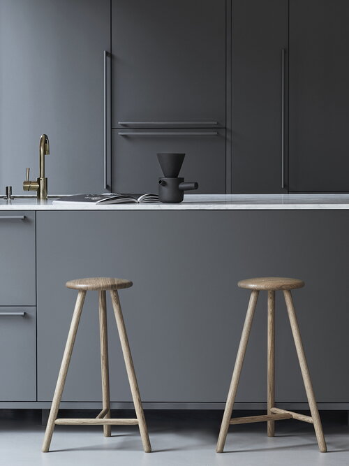 Nikari Perch bar stool 63 cm, oak | Finnish Design Shop UK