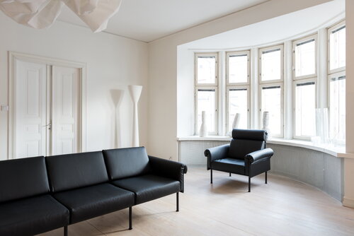 Yrjö Kukkapuro Ateljee lounge chair, black - black leather | Finnish ...