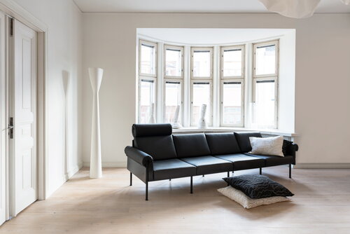 Yrjö Kukkapuro Ateljee neck support, black leather | Finnish Design Shop UK