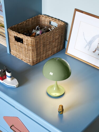 Louis Poulsen Panthella 160 Portable V3 table lamp, moss green ...