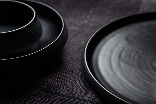 Vaidava Ceramics Eclipse dinner plate 29 cm, black | Finnish Design Shop