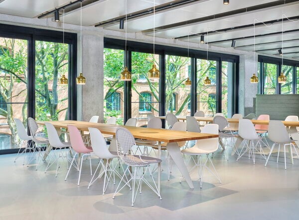 Vitra EM Table 240 x 90 cm, oak - Prouvé Blanc Colombe | Finnish Design ...