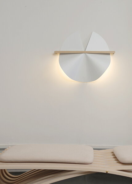 Motarasu Dawn wall lamp, white - oiled oak | Finnish Design Shop