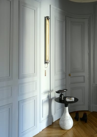 Sammode Elgar Casambi wall lamp, 1000 mm, coal - brass | Finnish Design ...