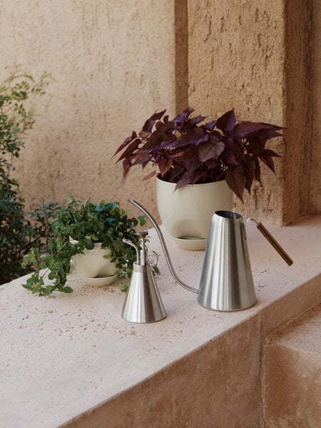 Audo Copenhagen Hydrous planter, 12 cm, ashen | Finnish Design Shop
