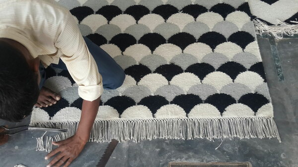 MUM's Suomu rug 110 x 170 cm, light grey | Finnish Design Shop