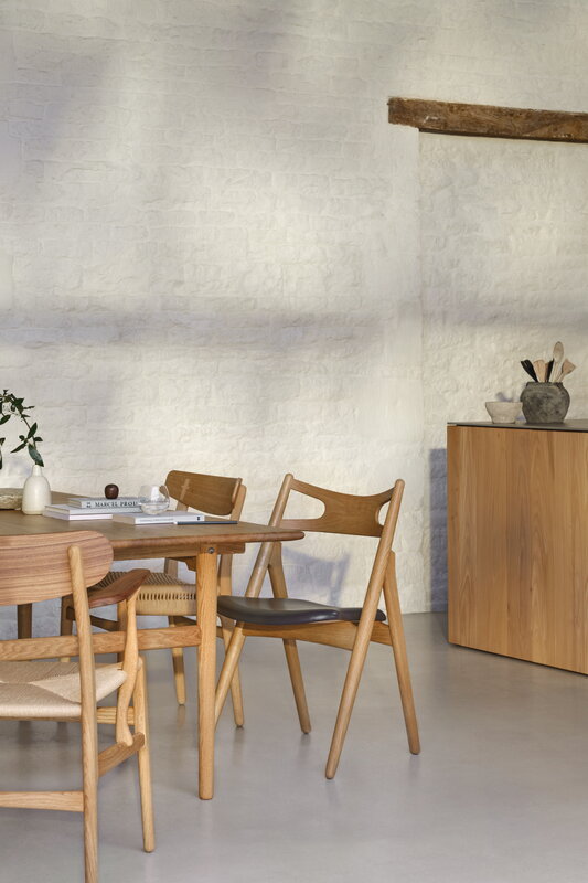 Carl Hansen & Søn CH327 dining table, oiled oak | Finnish Design Shop
