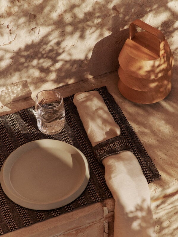 Ferm Living Ensemble de 4 sets de table Gather, noir - naturel ...