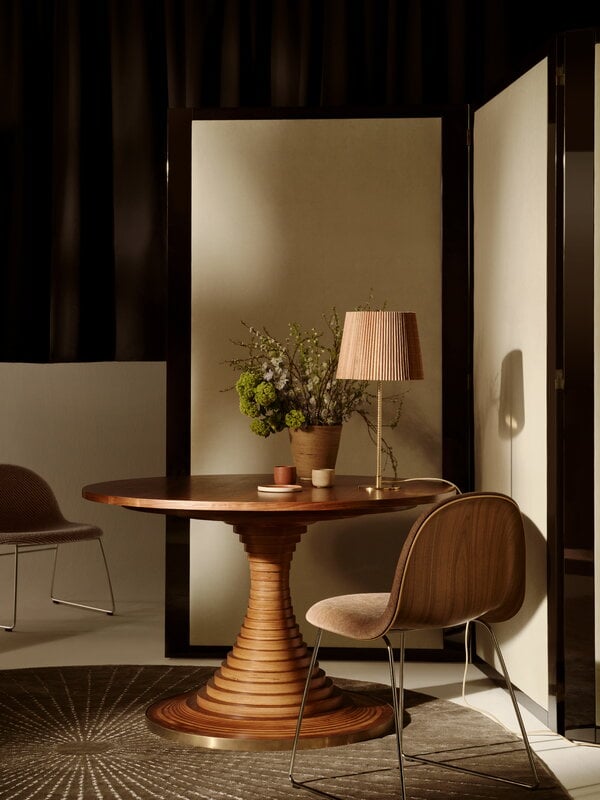 GUBI 3D dining chair, sledge base, stainless steel - walnut -Dedar ...