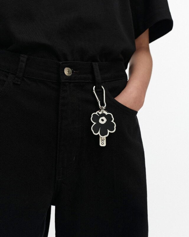 Marimekko Aallokas Unikko Kioski key holder, black - off-white ...