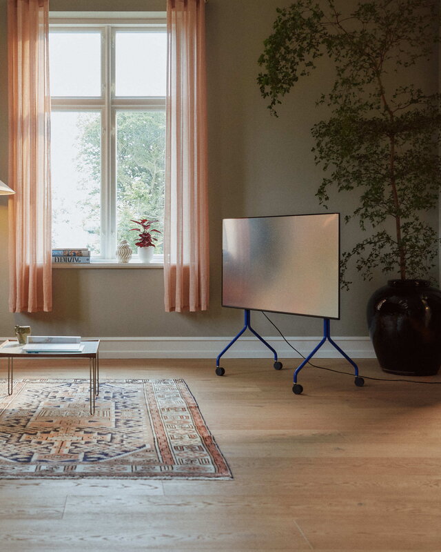 Pedestal Moon Rollin' TV stand, ultra marine | Finnish Design Shop UK