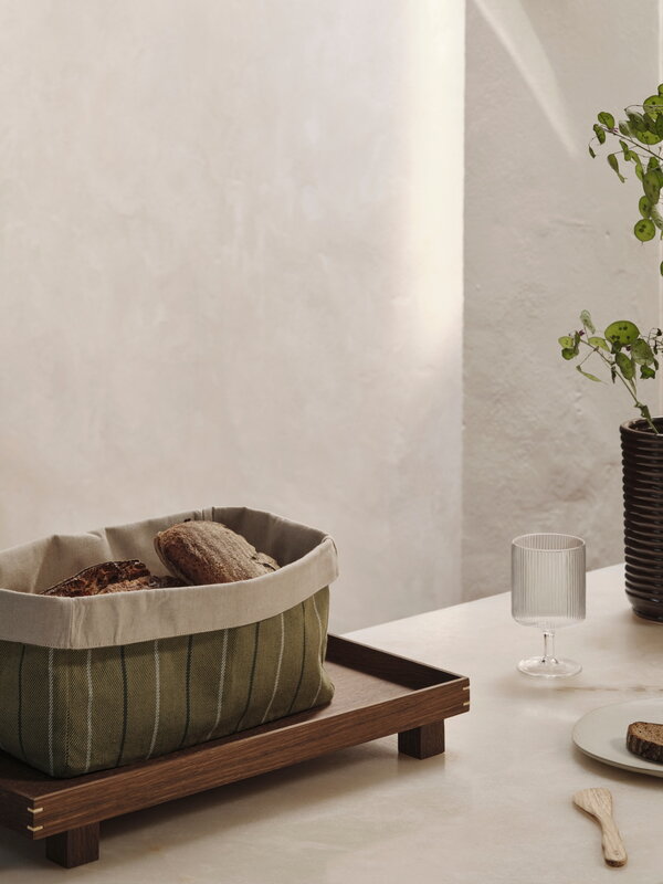 Ferm Living Bon tarjotin, L, savustettu tammi | Finnish Design Shop